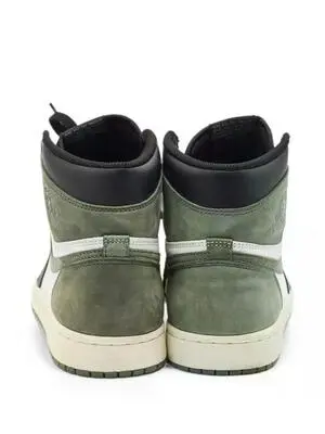 JORDAN Air 1 Retro High-top Sneakers - Black