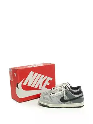 Nike Dunk Se Sneakers