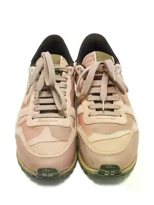 Valentino Garavani Rockrunner Camouflage Lace Up Sneakers - Pink
