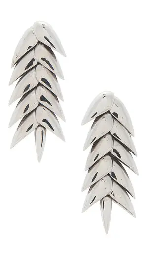 Bevza Spikelet Short Earrings In Metallic