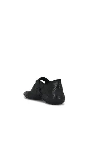 NIKESKIMS Rift Satin Sneaker