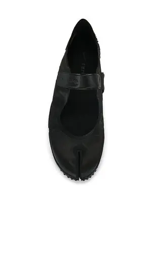 NIKESKIMS Rift Satin Sneaker