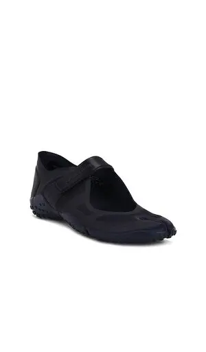 NIKESKIMS Nike X Skims Rift Satin Sneaker - Obsidian