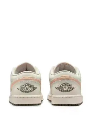 JORDAN 1 Low Sneakers