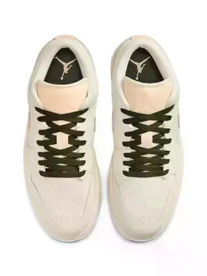 JORDAN 1 Low Sneakers