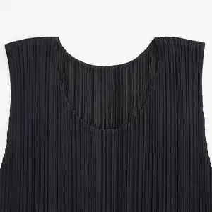 Issey Miyake Sleeveless Pleated Top - Not