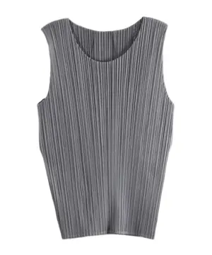 Issey Miyake Sleeveless Pleated Top - No