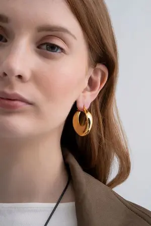 ZYNNIA COLLECTIVE Cove Hoops - Gold