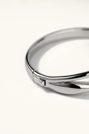 ZYNNIA COLLECTIVE Flow Cuff - Silver