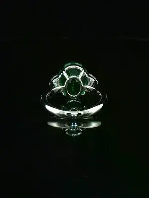 HYT JEWELRY Emerald And Diamond Ring In 18k White Gold