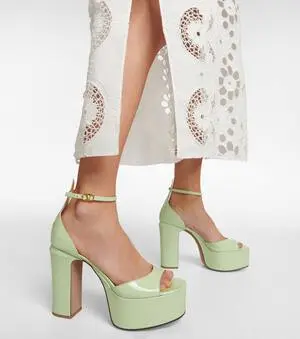 Valentino Garavani Vlogo Patent Leather Platform Sandals - Green