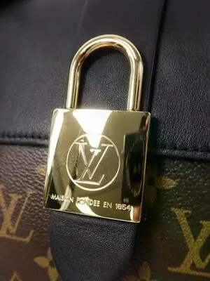 LOUIS VUITTON Locky Bb Monogram Handbag - Brown