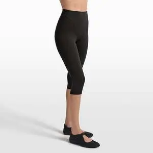 SKIMS 17" V Line Capri Legging | Black | | Nike Matte