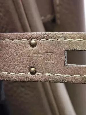 Hermès 2010 35 Birkin Tote Bag - Neutrals