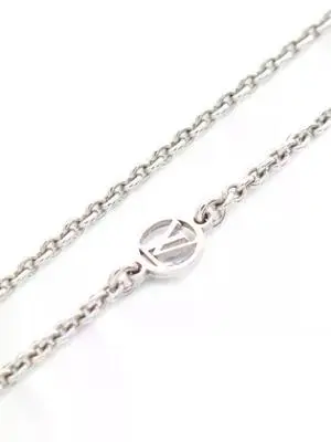 LOUIS VUITTON Essential V Necklace