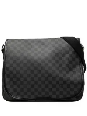 LOUIS VUITTON Damier Graphite Daniel Mm Crossbody Bag - Black