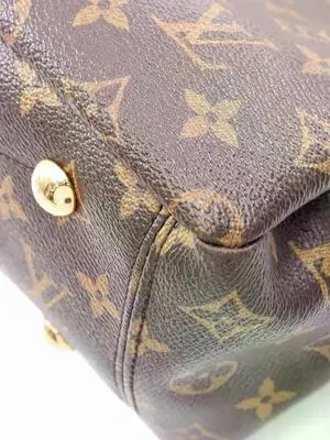 LOUIS VUITTON Pallas Monogram Handbag - Brown