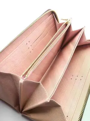 LOUIS VUITTON 2020 Zippy Wallet - Brown