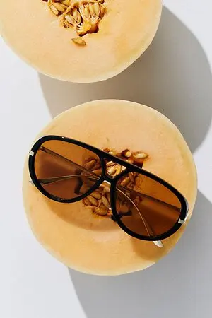Free People Oversized Aviator Sunglasses With Gold Tone Details - Black/toast
