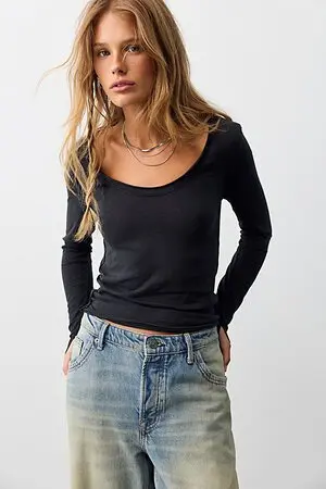 Scoop Neck T-shirts For Women