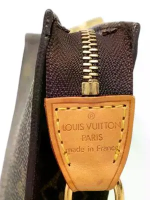 LOUIS VUITTON Monogram Petit Bucket Pouch