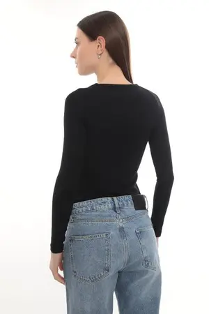 MONLICIA Cielo Gold Detail Cutout Long Sleeve Stretch Top - Black