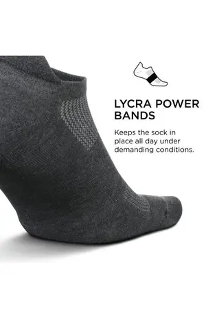 FEETURES High Performance Max Cushion Ankle Sock Tab Socks With Heel Tab