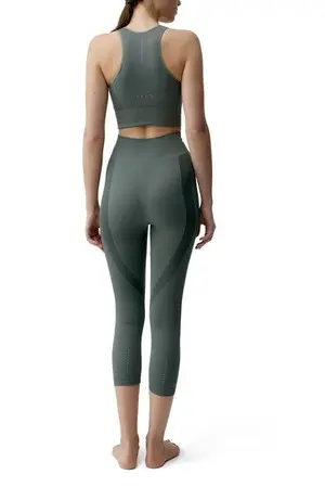 BORN LIVING YOGA Seamless -support Sports Top