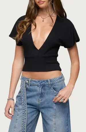 EDIKTED Mundy Deep V-neck Crop Top