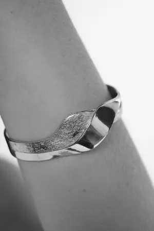 TUTTI Wave Bangle - Silver