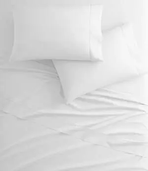 PEACOCK ALLEY Clara Sateen Pillowcases - White
