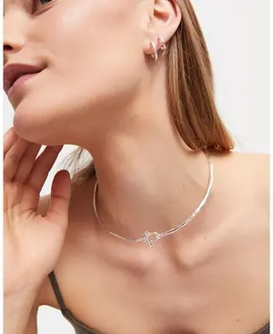 UNODE50 Rigid Necklace With Front Clasp Plated In Sterling With White Topaz