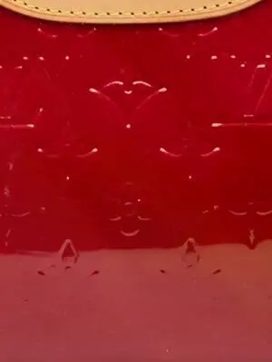 LOUIS VUITTON Roxbury Vernis Cross Body Bag - Red