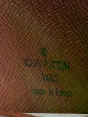 LOUIS VUITTON 2004 Taiga Leather Card Holder