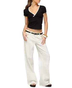 EDIKTED Yulenna Contrast V Neck Top