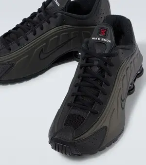 Nike Shox R4 Sneakers