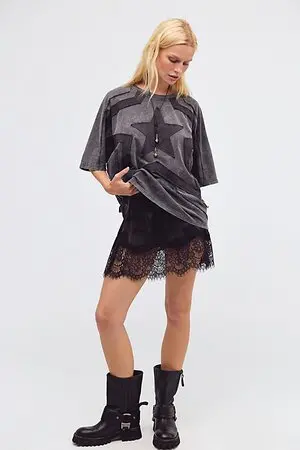 THE TALES 3d Paneled Batwing Star Tee