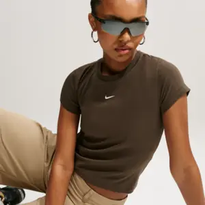 Nike Chill Knit T-shirt - Brown
