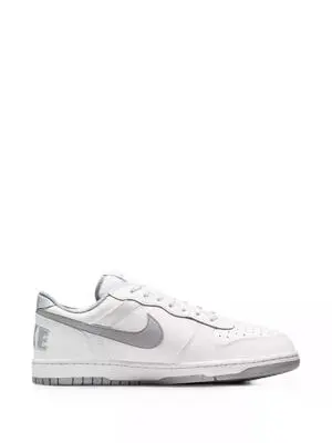 Nike Low Top Sneakers With Swoosh Logo