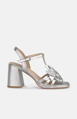 ALMA EN PENA Metallic Sandal With Flower Detail - Silver