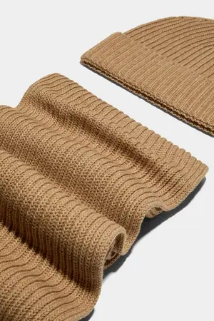 Dsquared2 Ribbed Knit Hat And Scarf Set