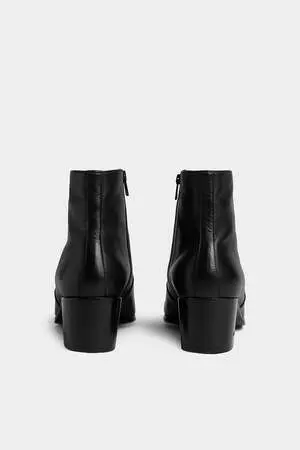 Dsquared2 Vintage Leather Ankle Boots With Perforated Toe