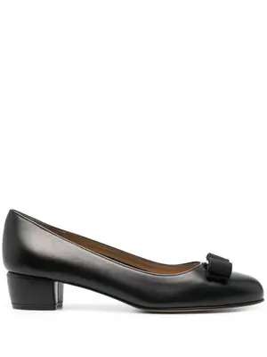 FERRAGAMO Vara Pumps - Black