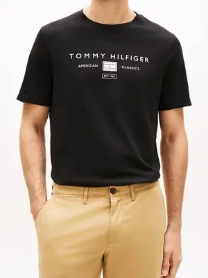 Tommy Hilfiger T-shirt 'brand Love Mono Stack Tee - Black