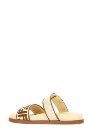 Fendi Embossed Logo Slippers - Multicolor