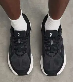 On Cloudrunner 2 Trainers