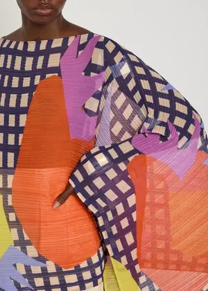 Issey Miyake Printed Pleated Woven Stole