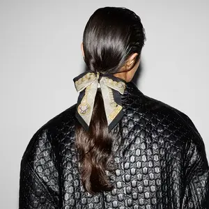 Gucci Gg Chain Silk Scrunchie - Beige/black
