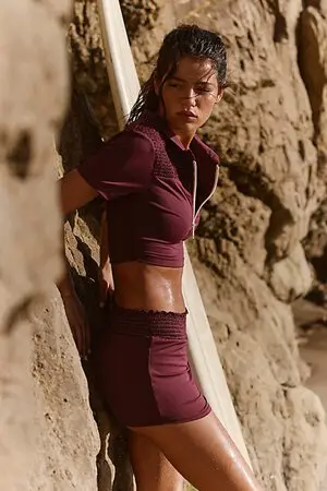STONE FOX SWIM Nami Zip Crop Rashguard