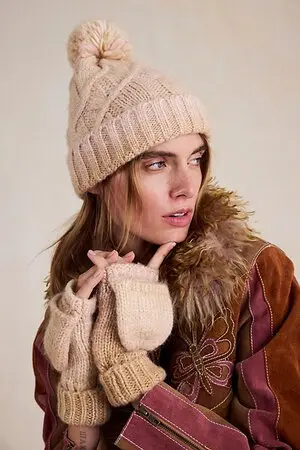 Free People Knitted Hat And Glove Set - Ivory